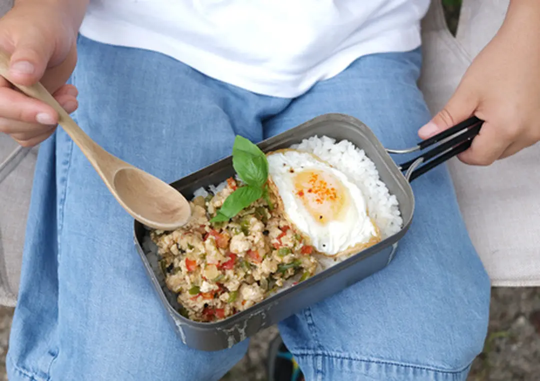 99%純チタン製！アルミと違うメリットとは？軽くて丈夫なハイブリット飯ごう「TITANBLUE MESTIN」 | キャンプ・アウトドア情報 ...