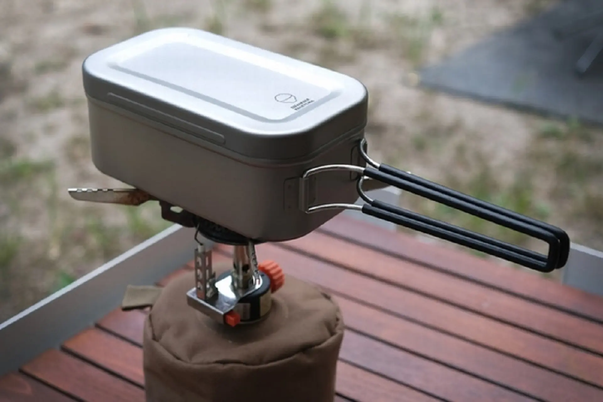 99%純チタン製！アルミと違うメリットとは？軽くて丈夫なハイブリット飯ごう「TITANBLUE MESTIN」 | キャンプ・アウトドア情報 ...