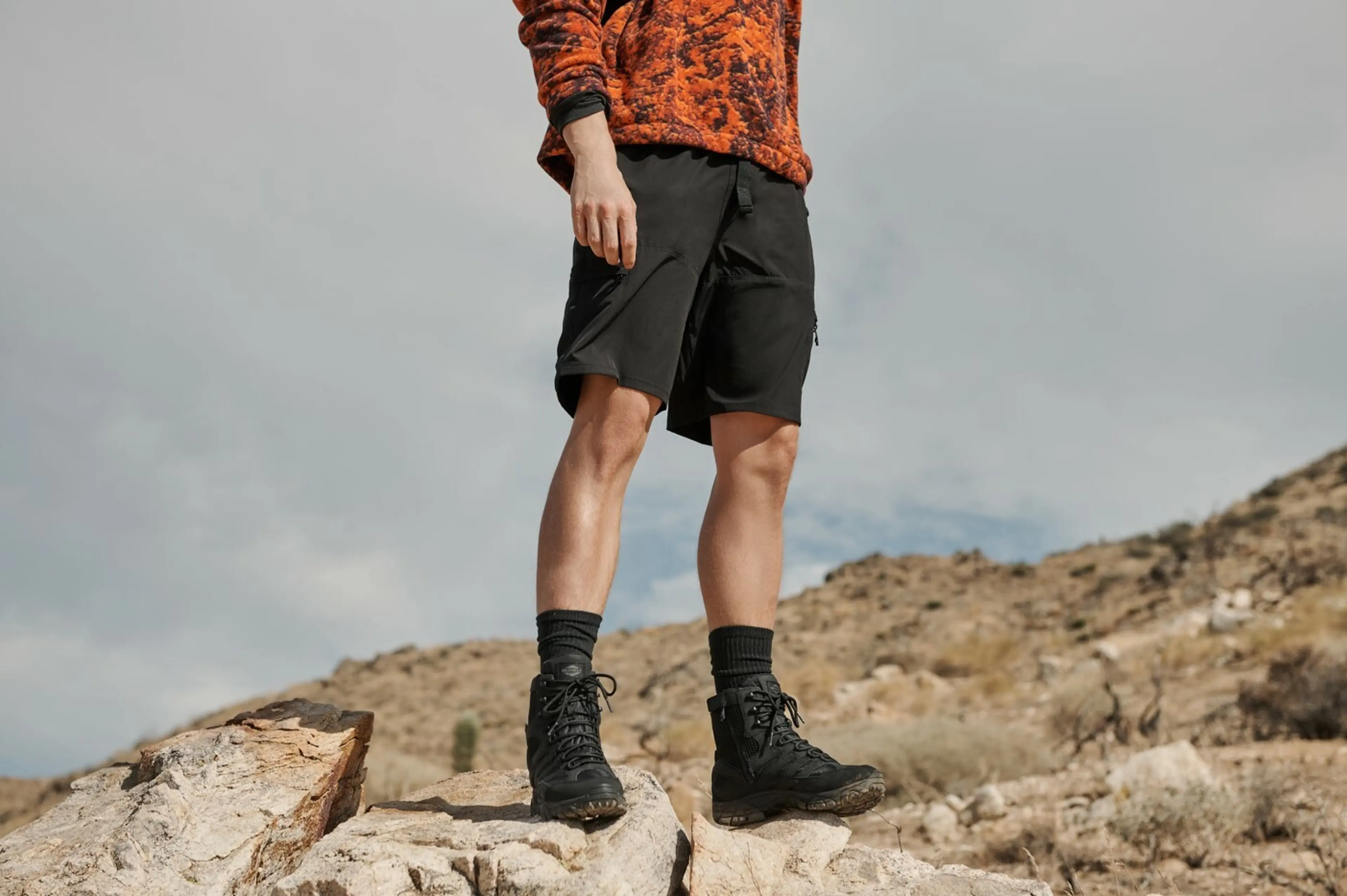 メレルの新作はミリタリーデザインのトレッキングシューズ。キャンプの