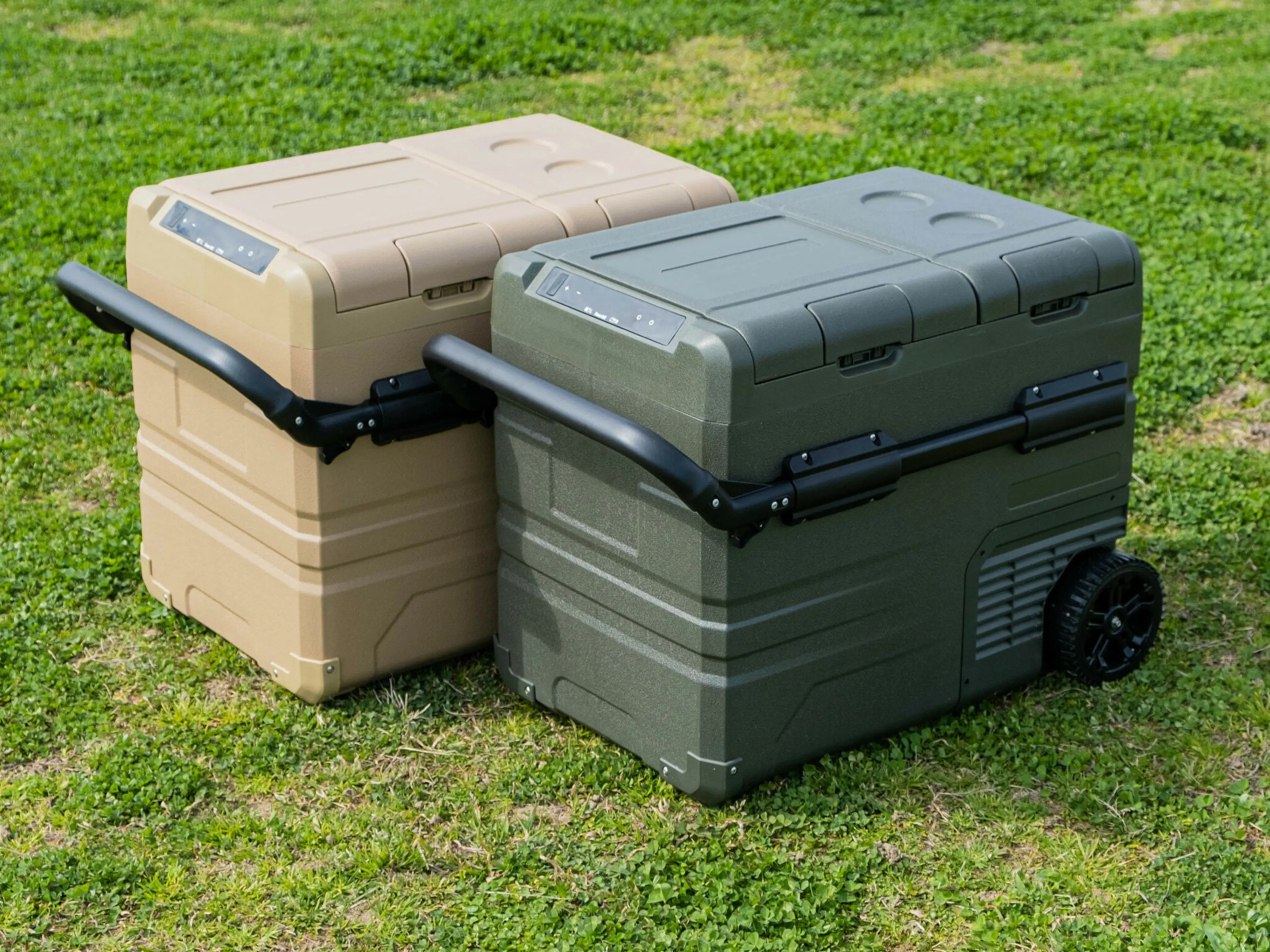 350mL缶が66本も！新作ポータブル冷蔵庫「アイスバーグ45L」が真夏