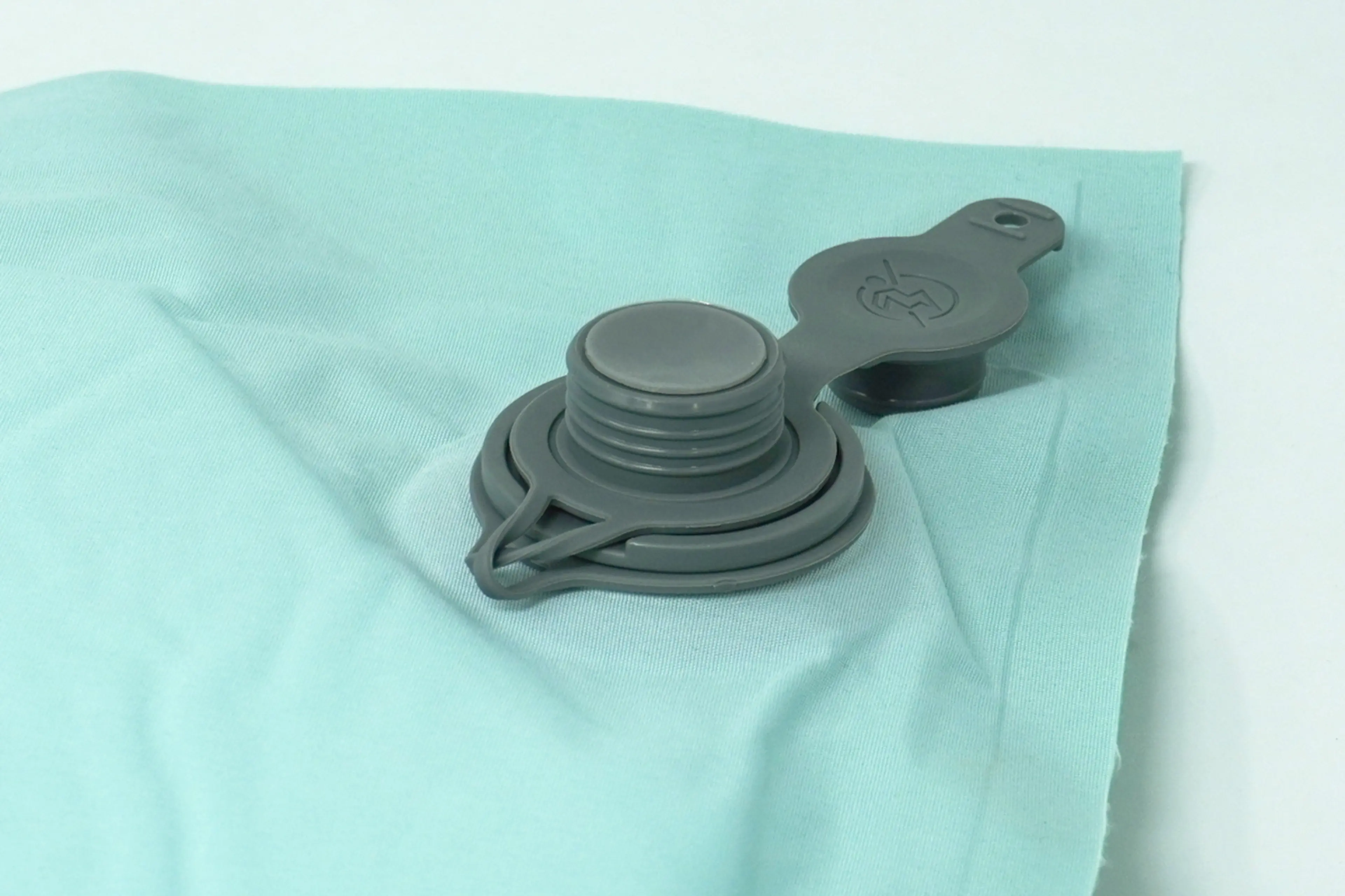 ありそうでなかった！パステルカラーの「カワイイ」アウトドア寝具が